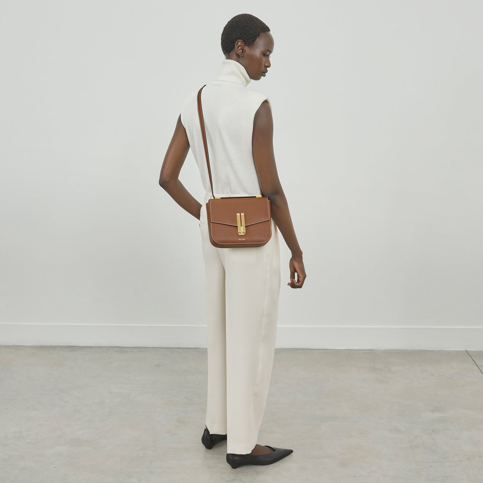 The Vancouver | Tan Small Grain Ecru Stitching | DeMellier